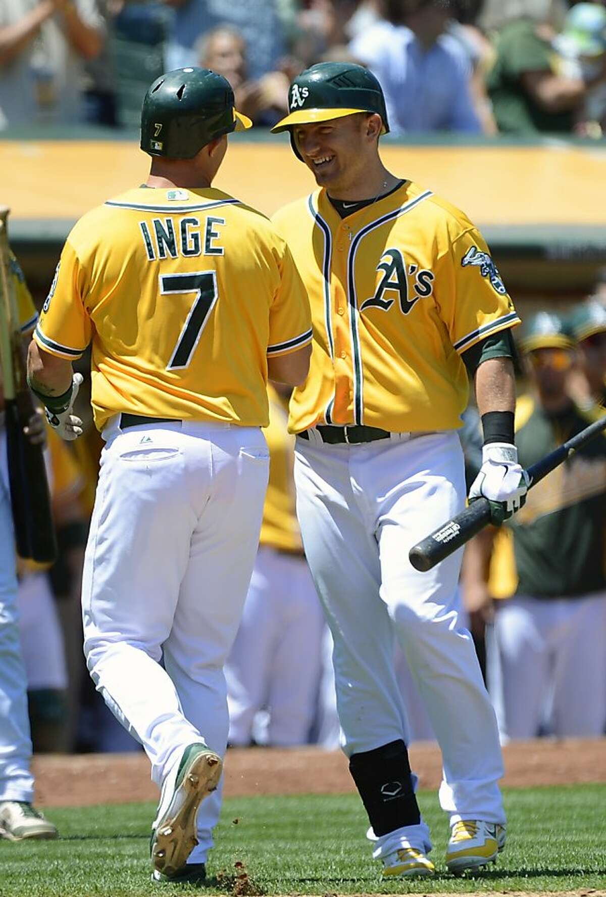 A's beat Rangers 4-3 on Hicks' walk-off