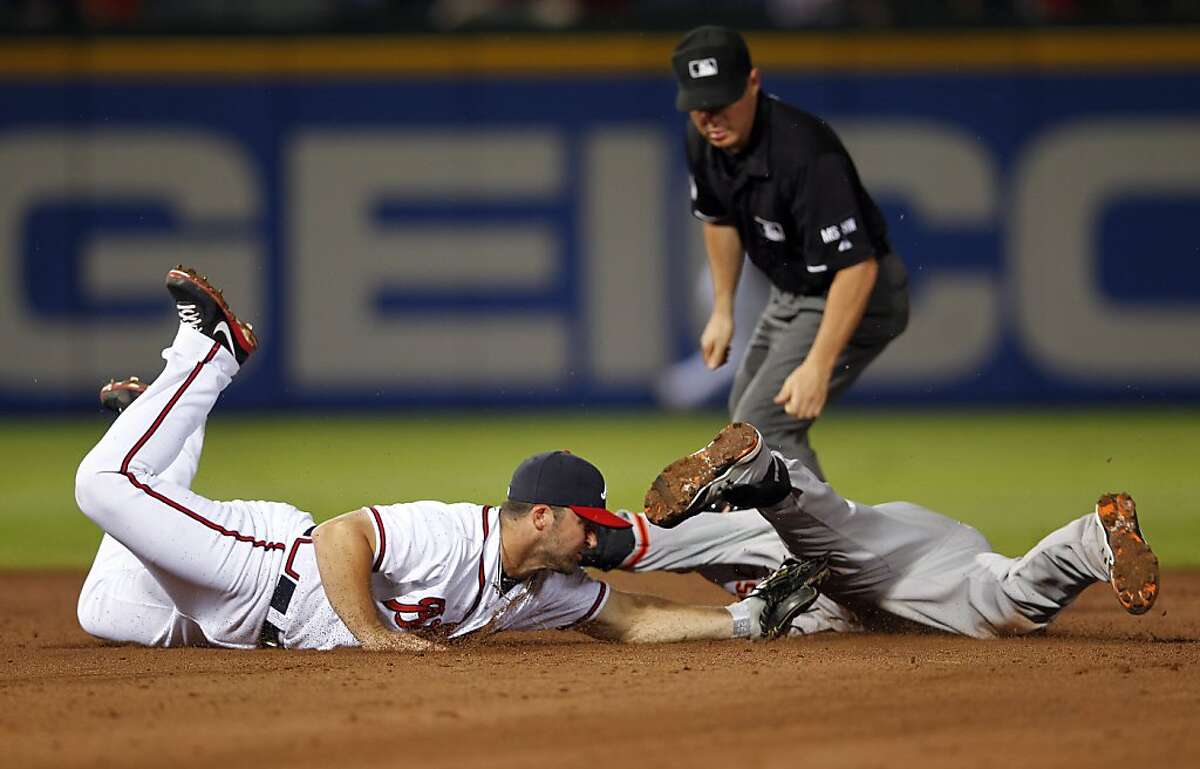 Giants finally close door on Braves, 9-4