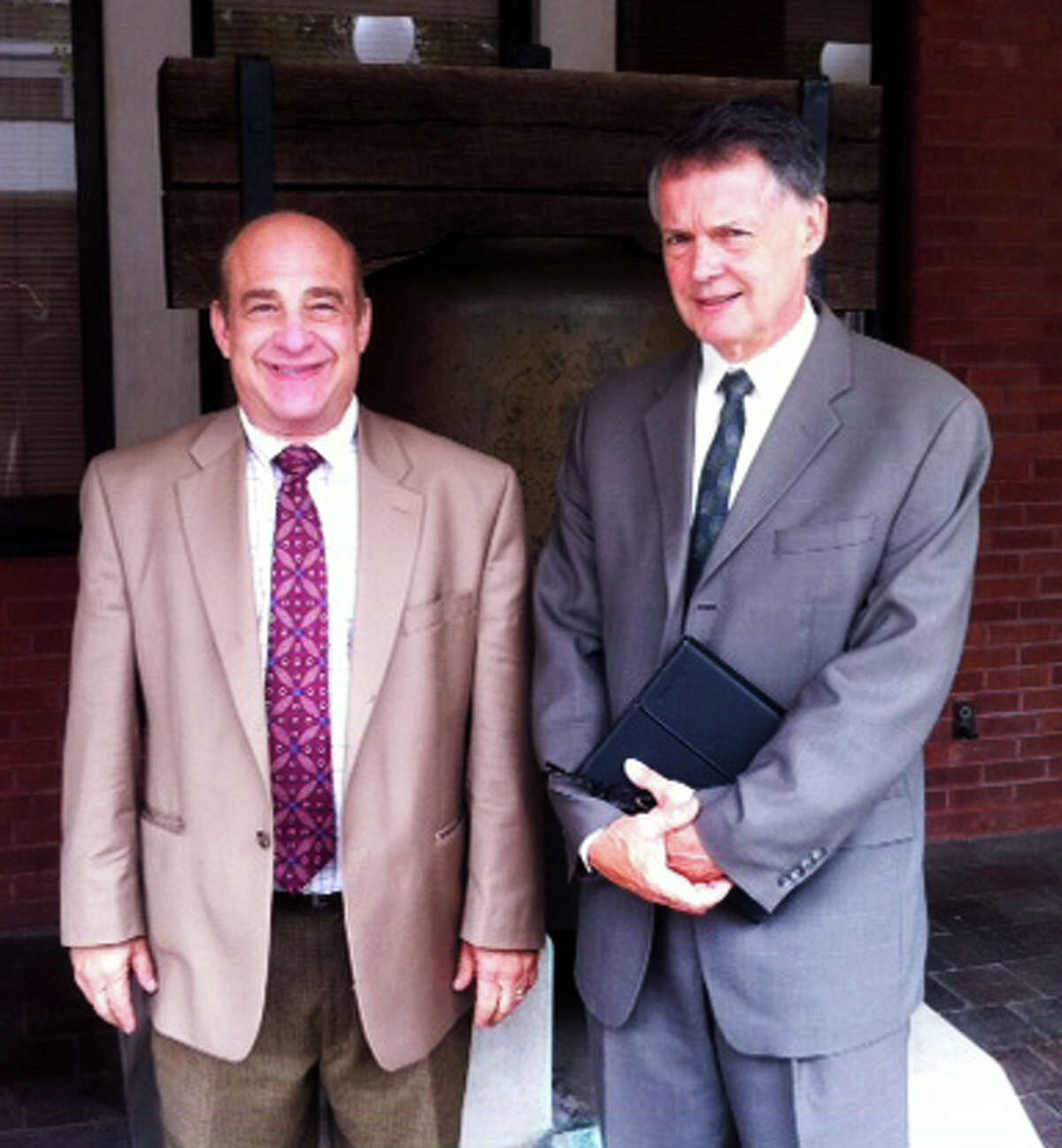 Trumbull doctor acquitted of drug charges