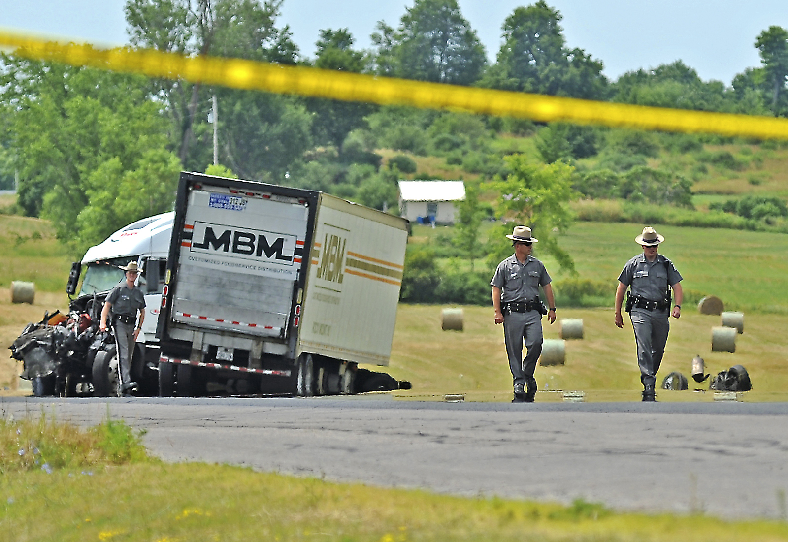 6 killed in chain-reaction crash