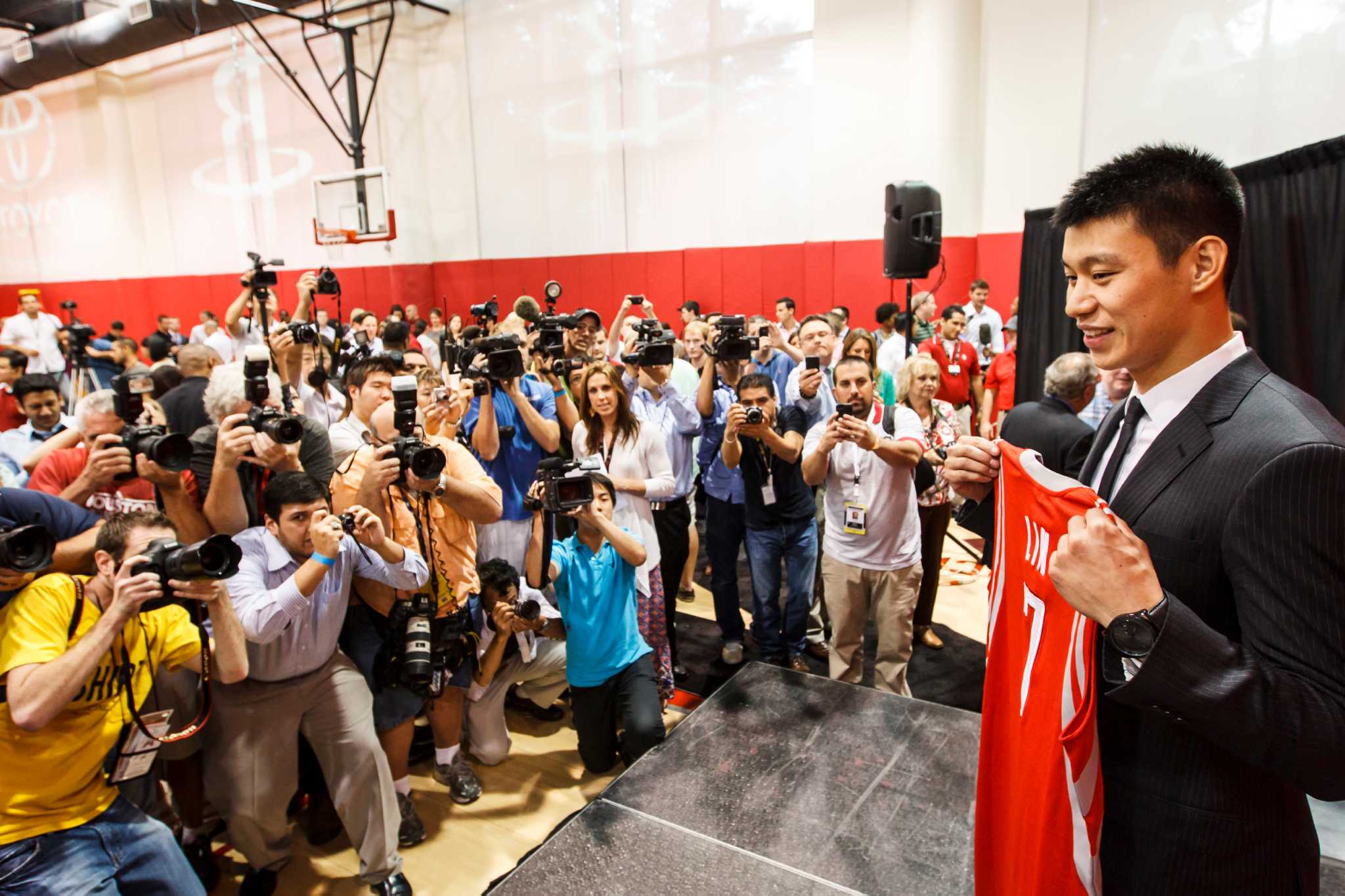 Linsanity intensifies as Rockets introduce point guard
