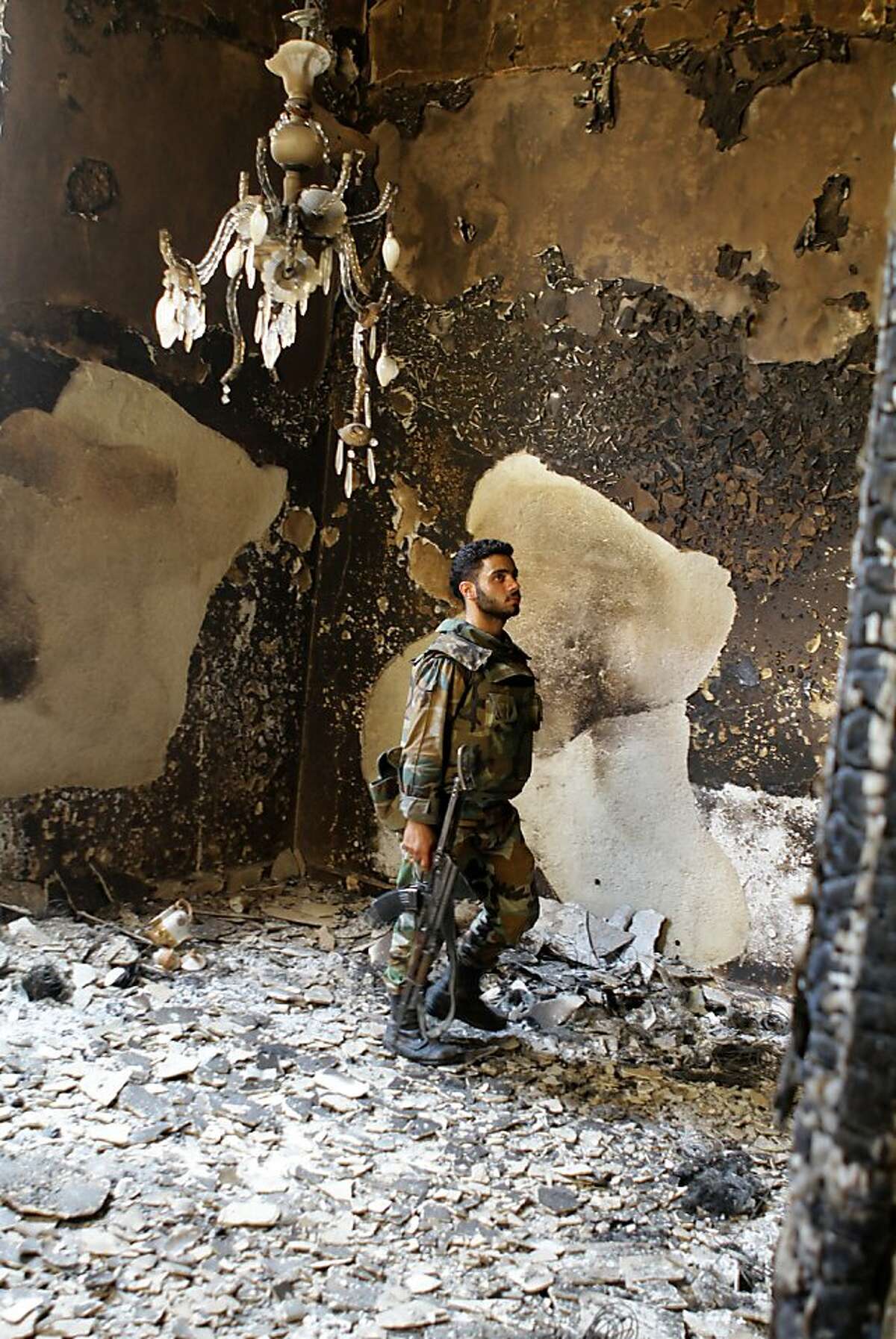 Syrians flee as Damascus violence spikes