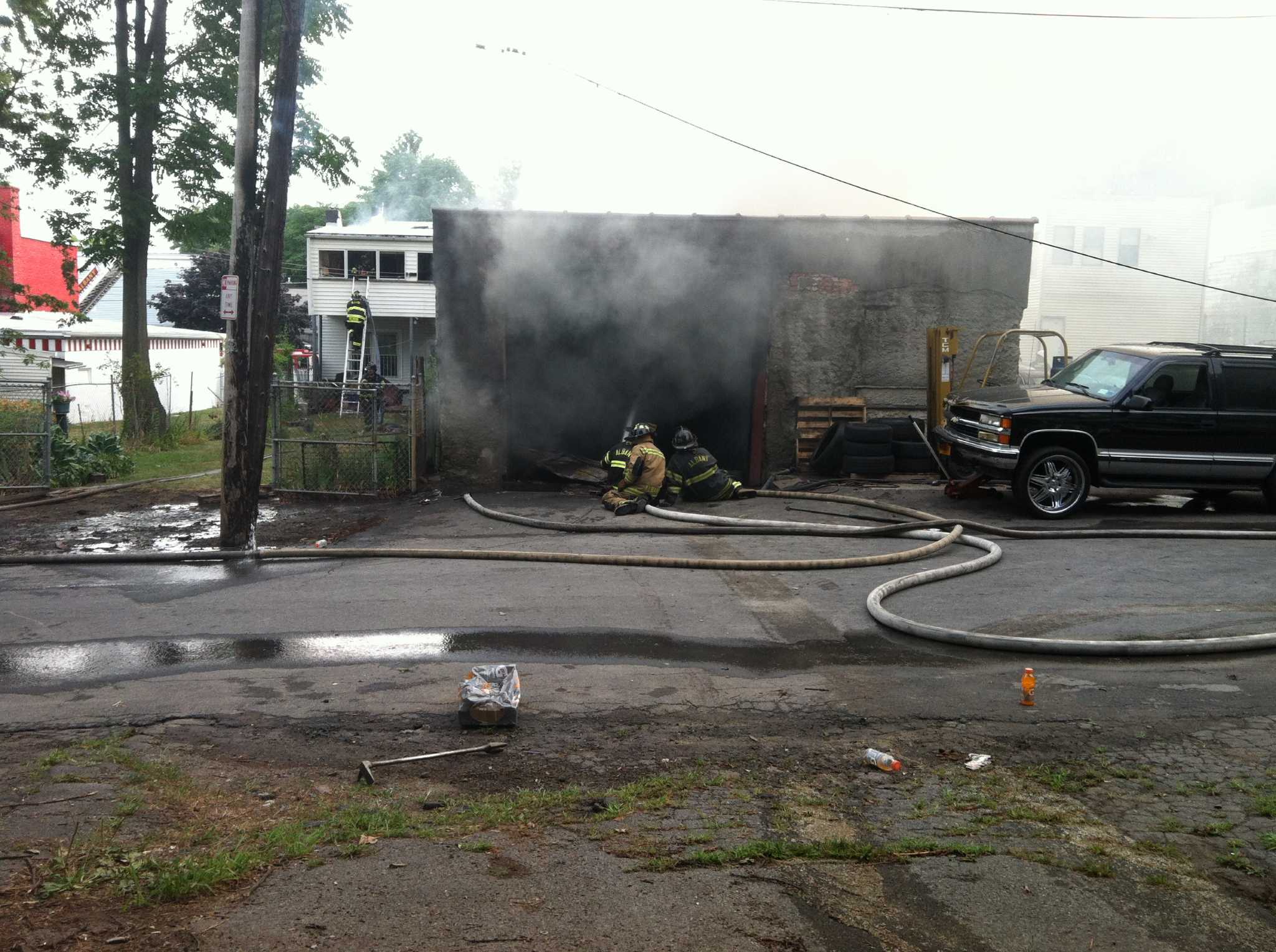 Auto repair shop fire spreads