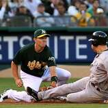 Moss' hit in 9th lifts A's over Yanks - SFGate