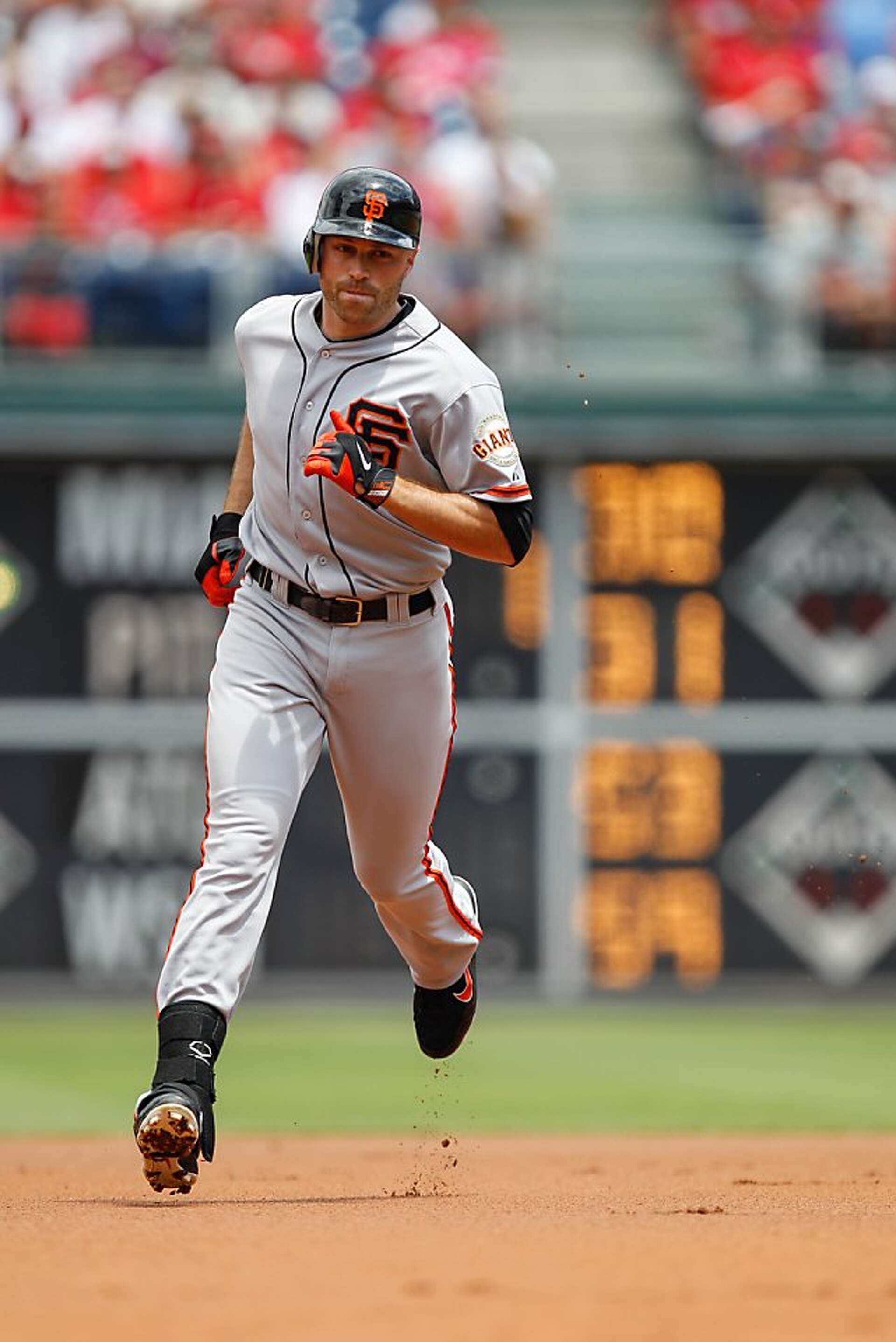 Giants ponder first-base move as Phils win