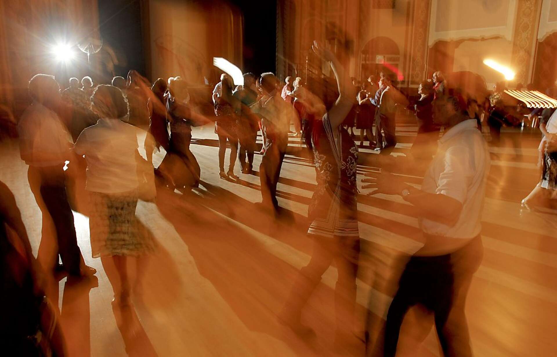 Oakland drops ban on dance marathons