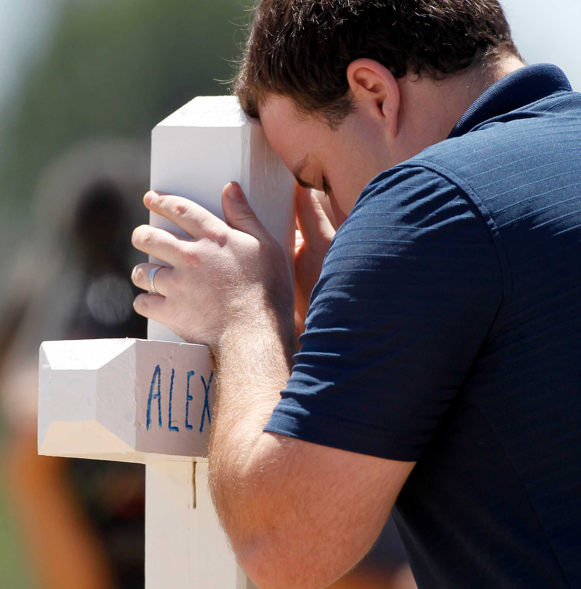 Carpenter made 26,000 crosses, Stars of David for mass shooting victims