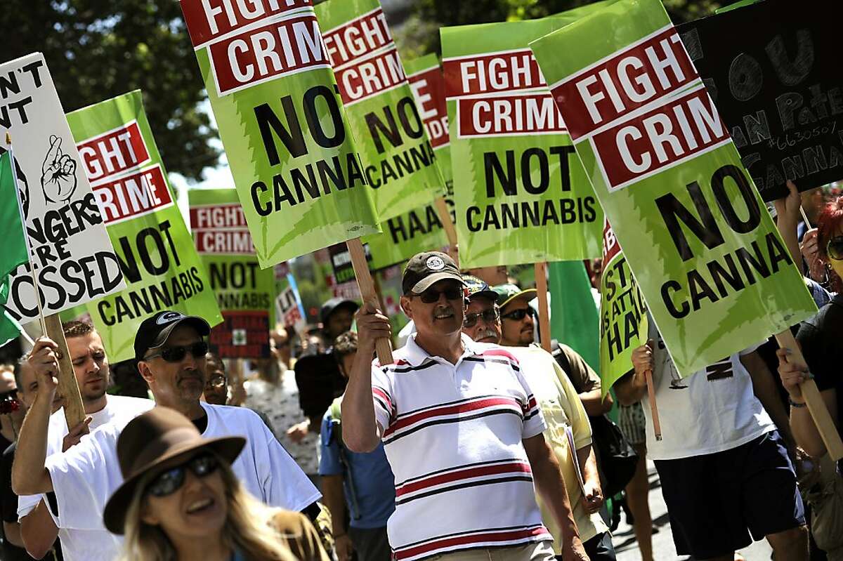 Pot advocates rally ahead of Obama visit