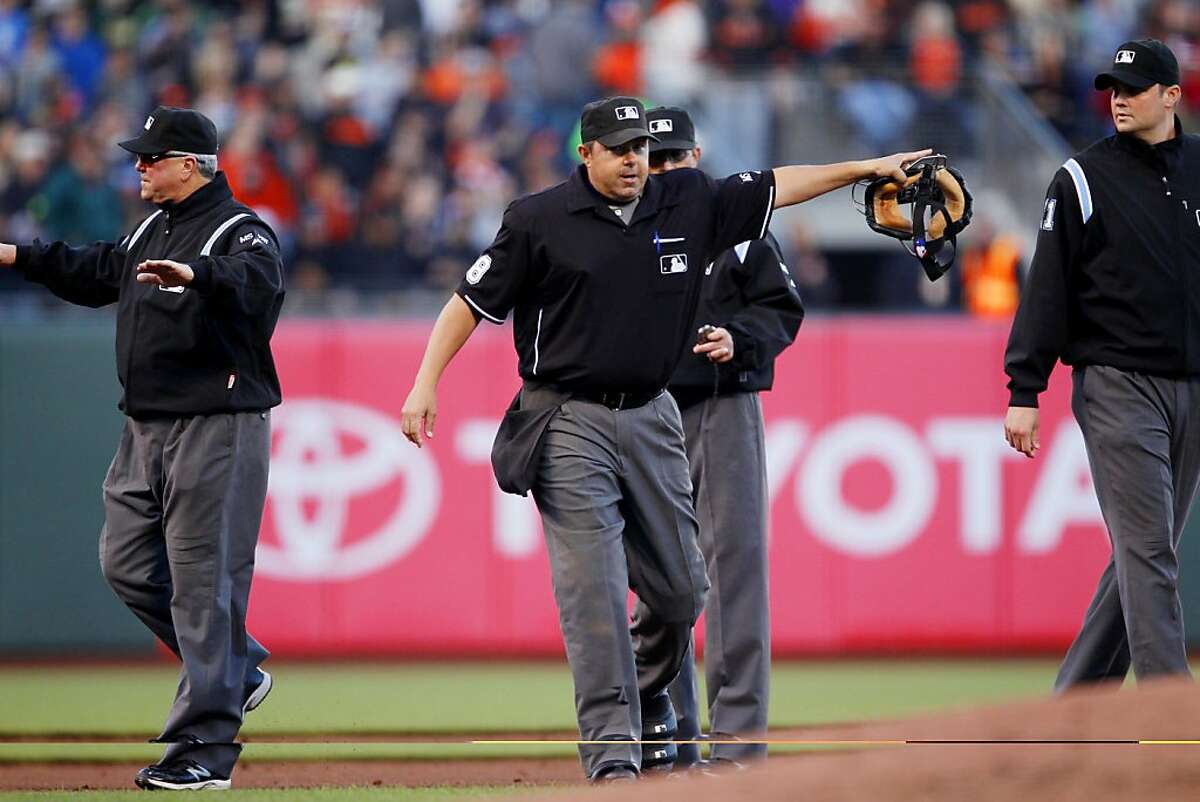 Giants breeze over Padres, 7-1