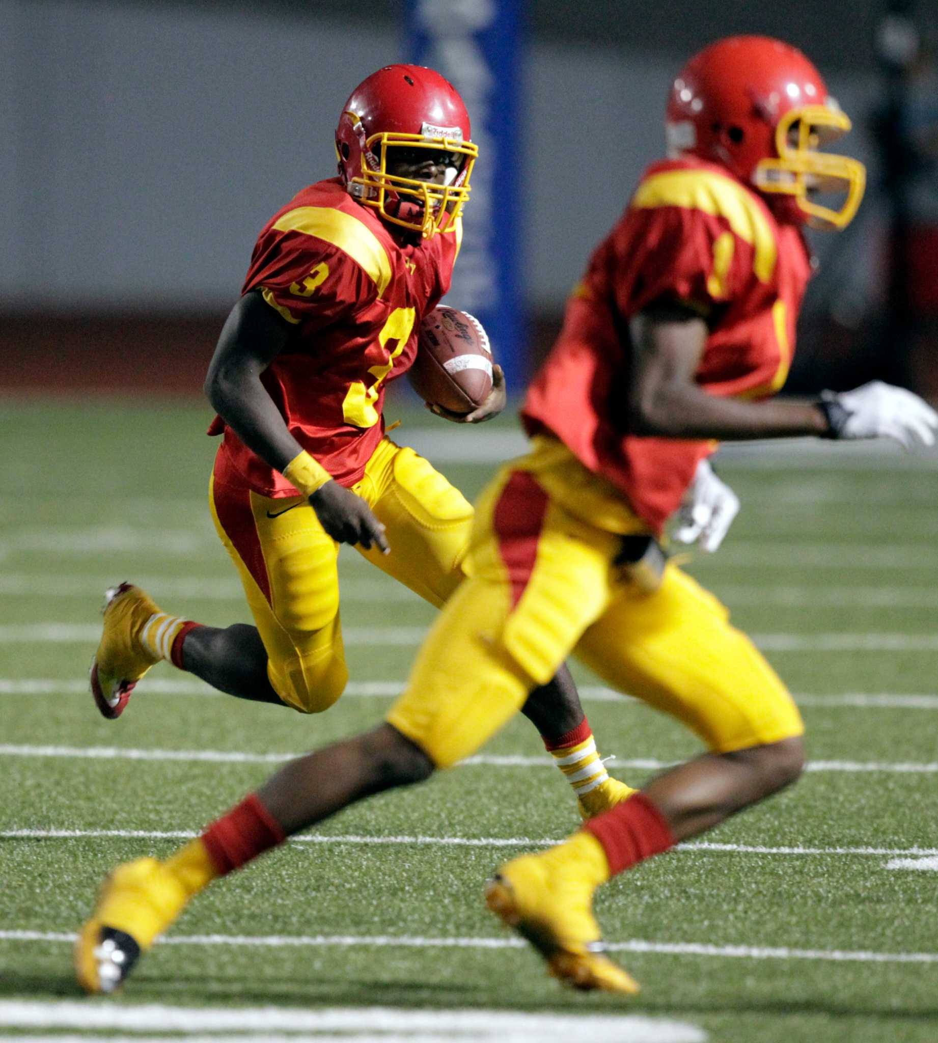Football: Regardless of classification, Yates expects to contend