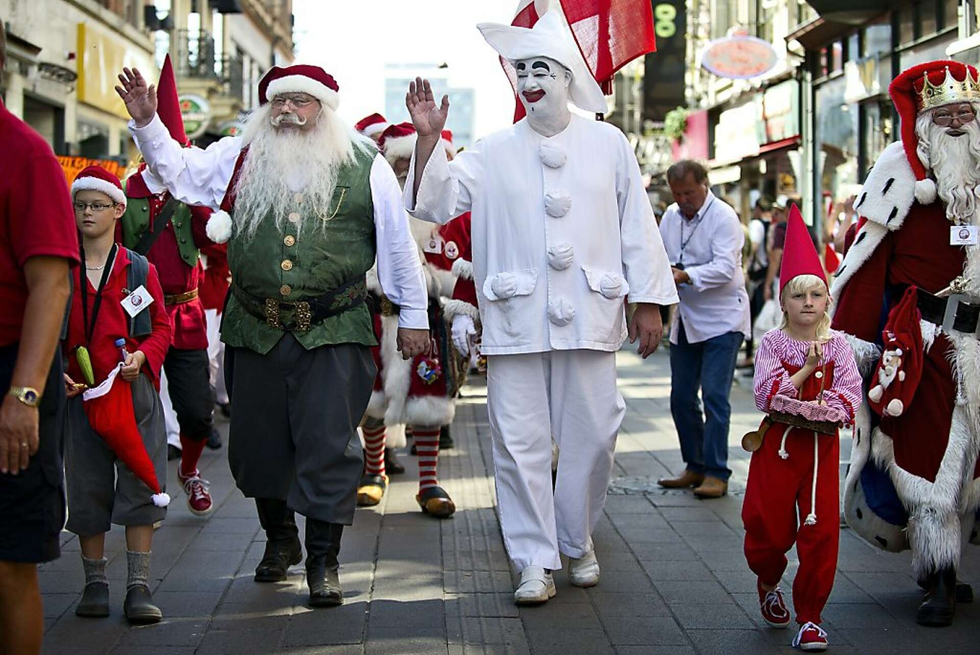 Santas shake it up at annual meet