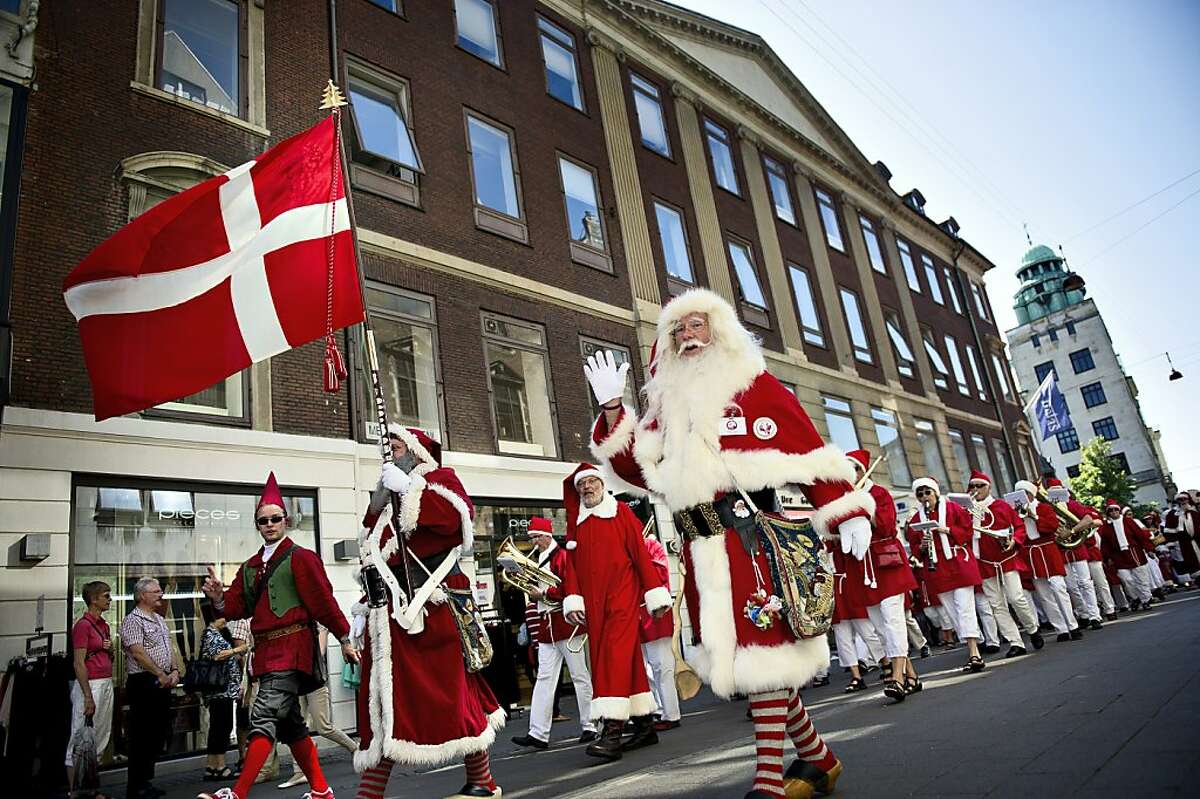 Santas shake it up at annual meet
