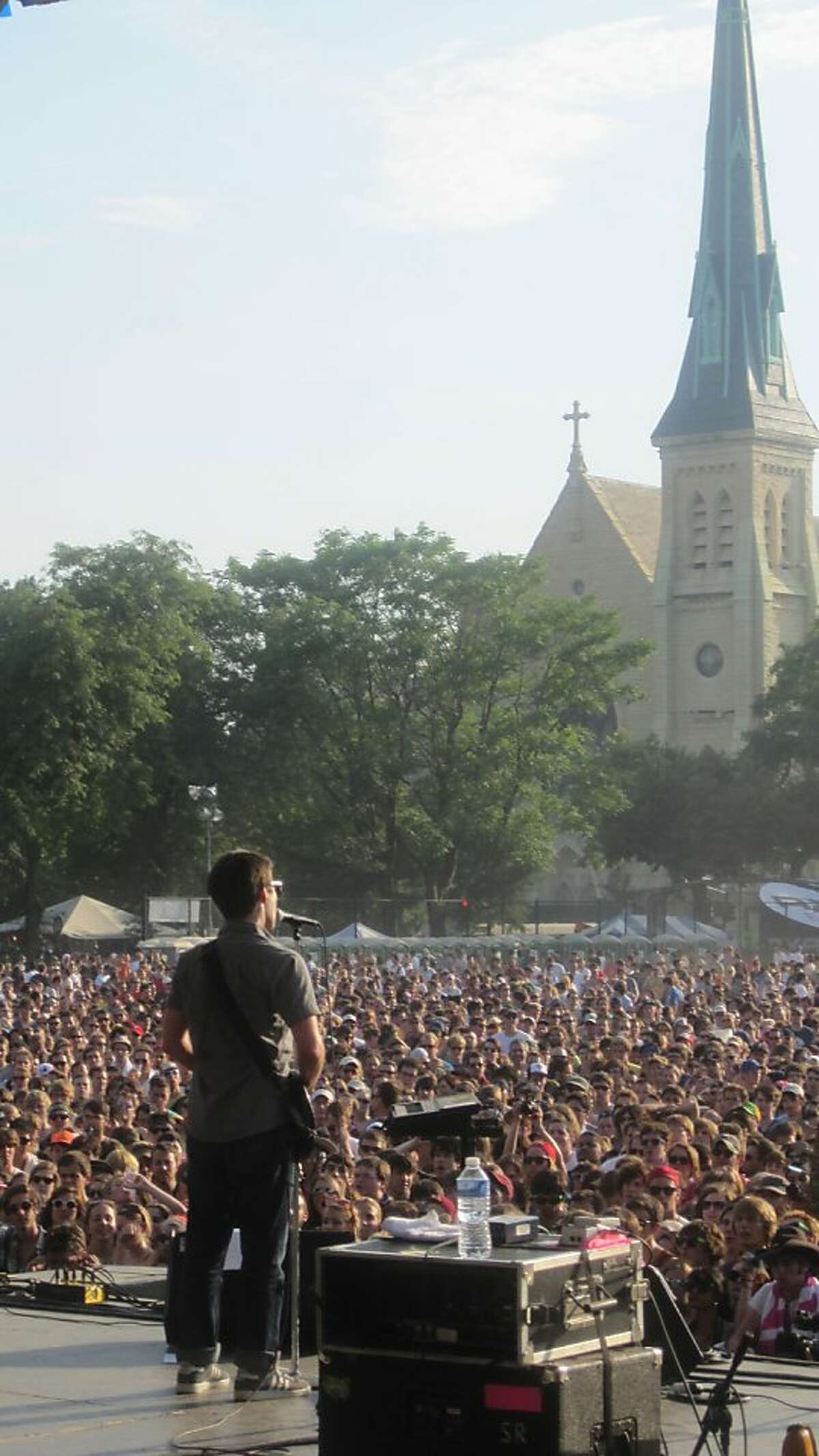 Lead singer says 'I do' to band of gold