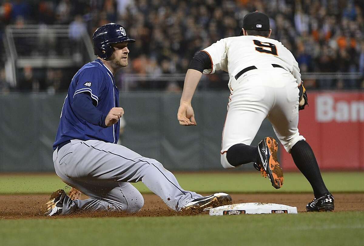 Crawford lifts Giants over Padres in 9th