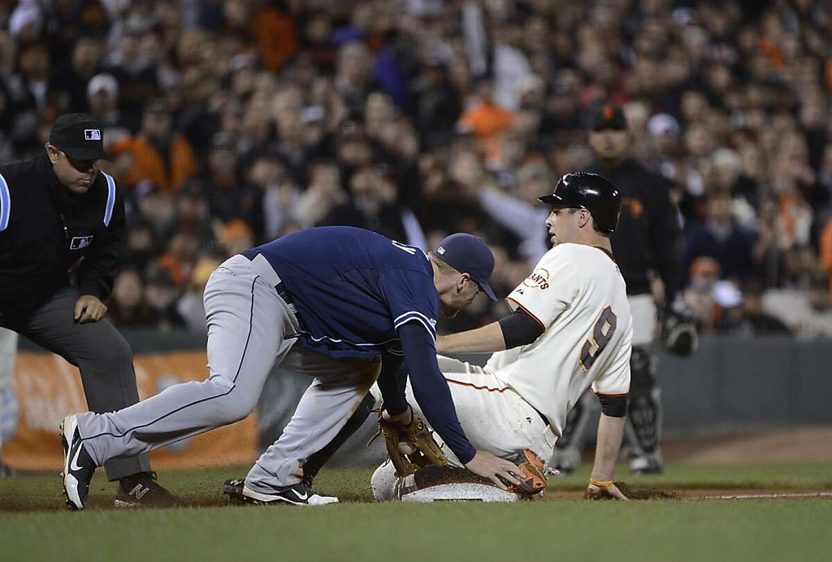 Crawford lifts Giants over Padres in 9th