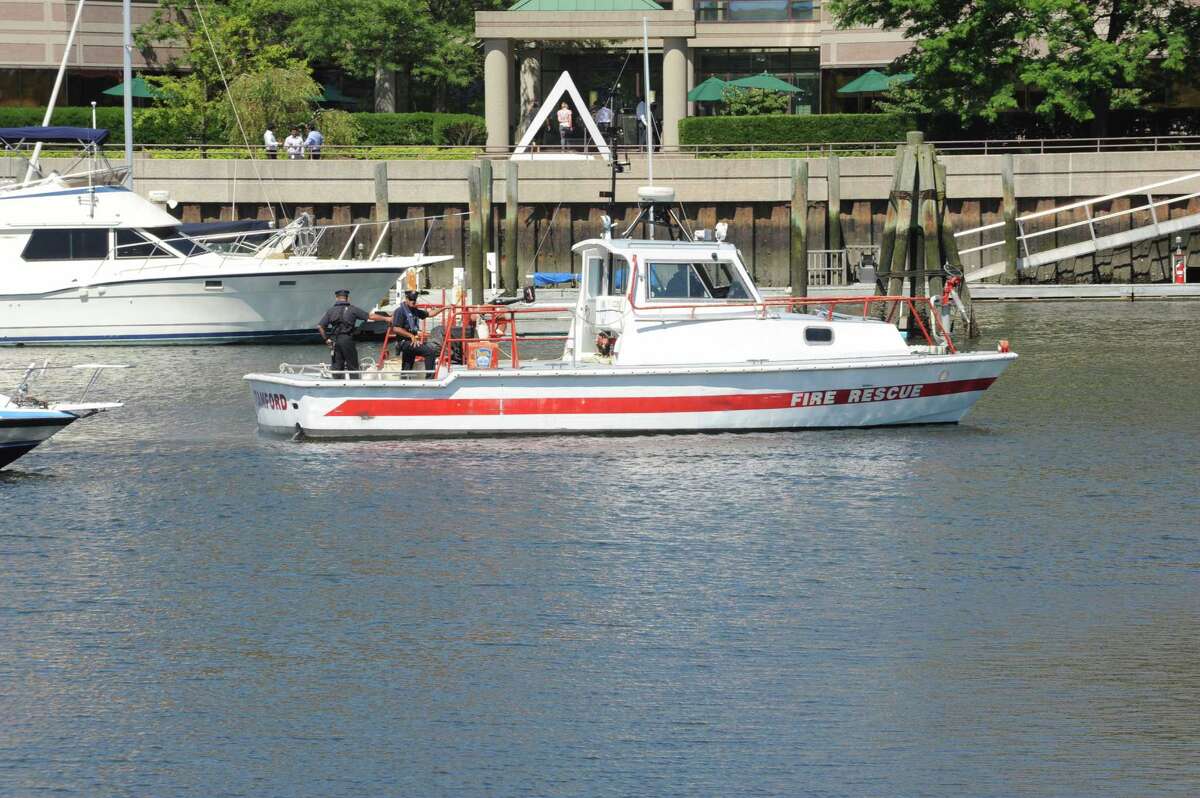 Divers lauded for Stamford Harbor rescue