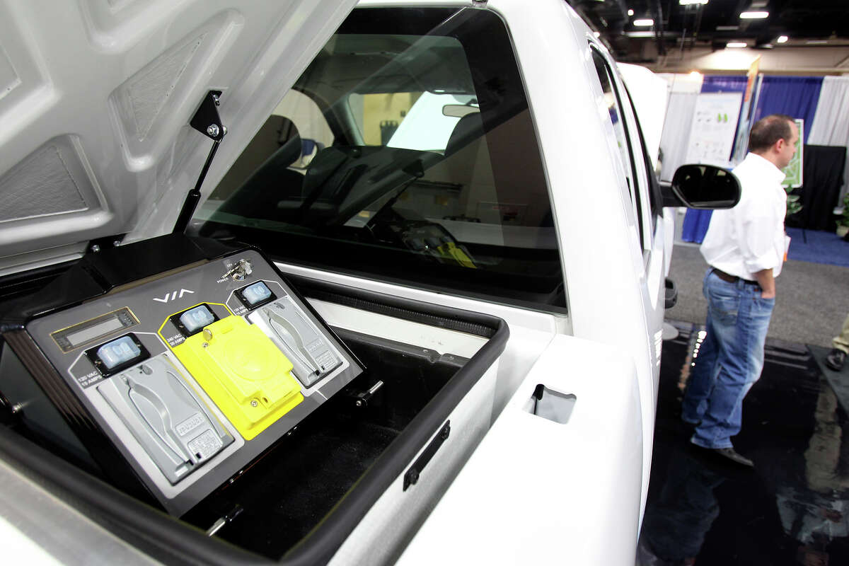 Electric cars hailed, but cost keeping sales from revving up