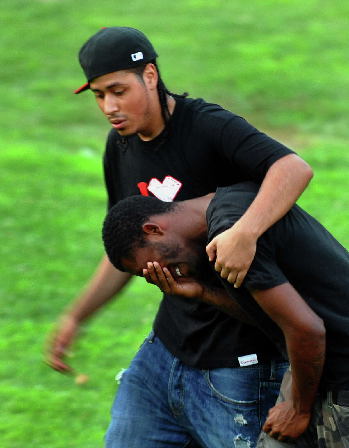 Candlelight vigil focuses on gun violence solutions