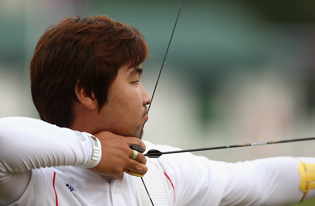 Legally blind archer sets world record