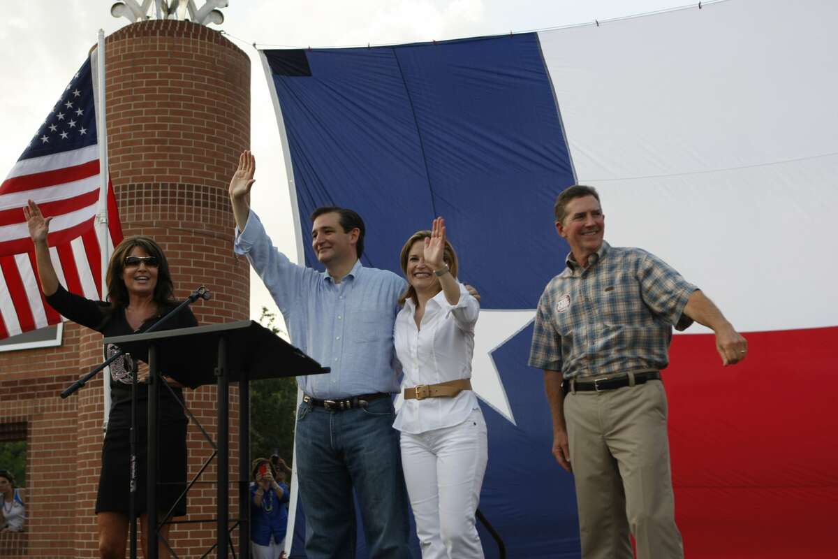 Red-hot GOP race spurs early voting in Texas