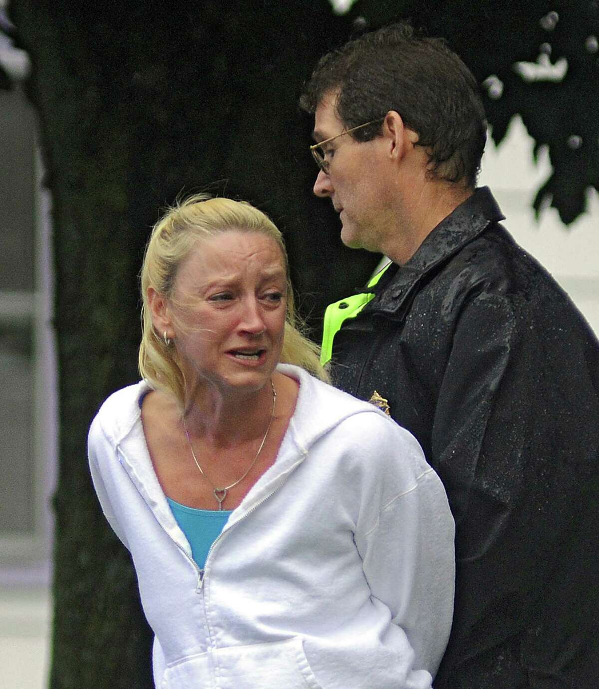 Mass. dad shoots his 2 kids, 1 fatally, kills self