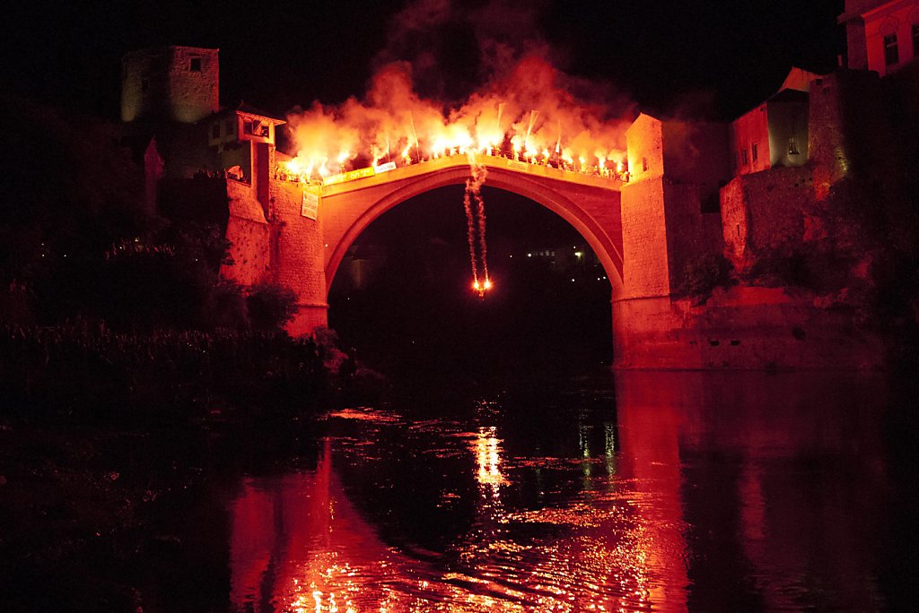 Bridge diving in Mostar