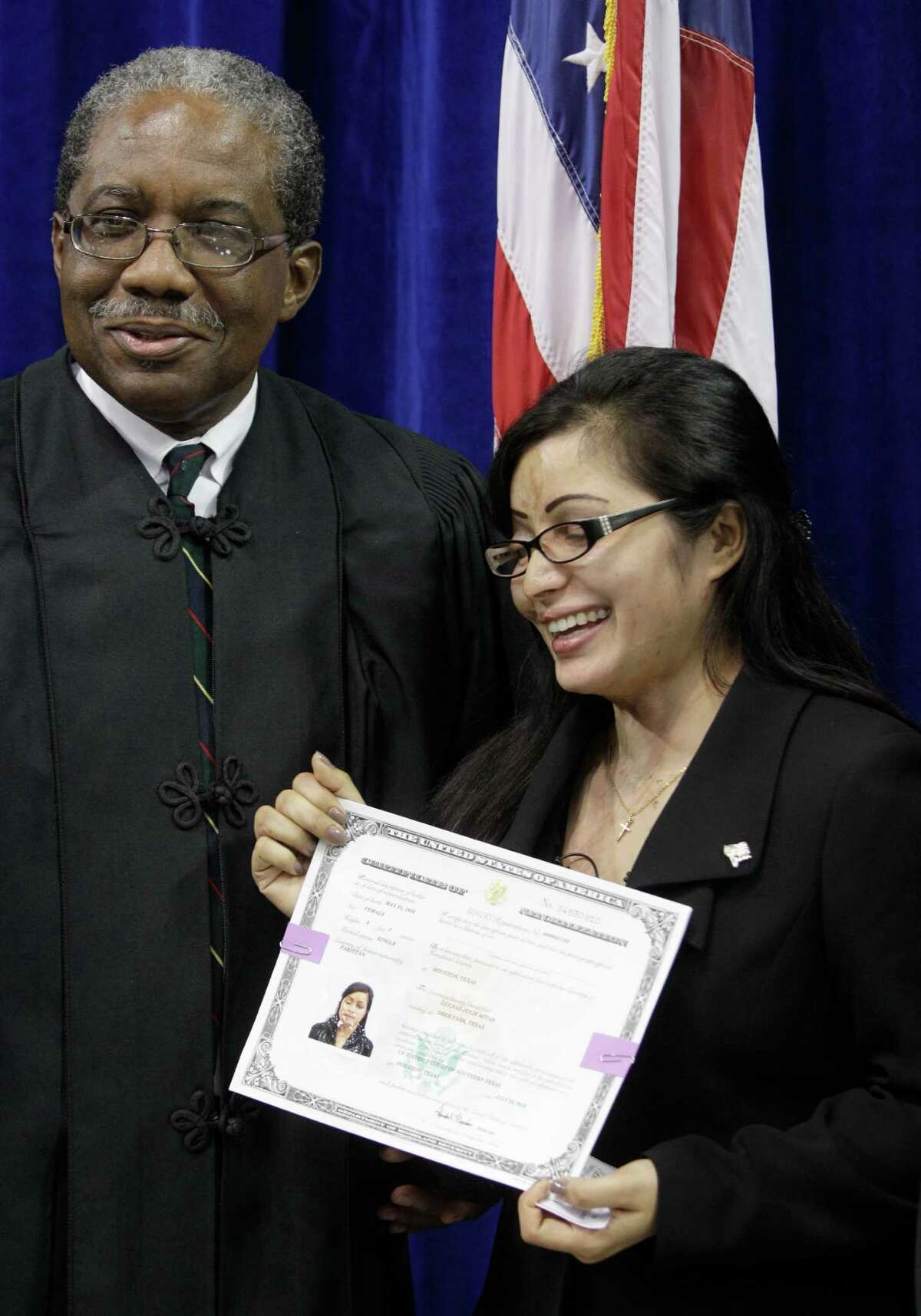10 years after acid attack, she's an American citizen