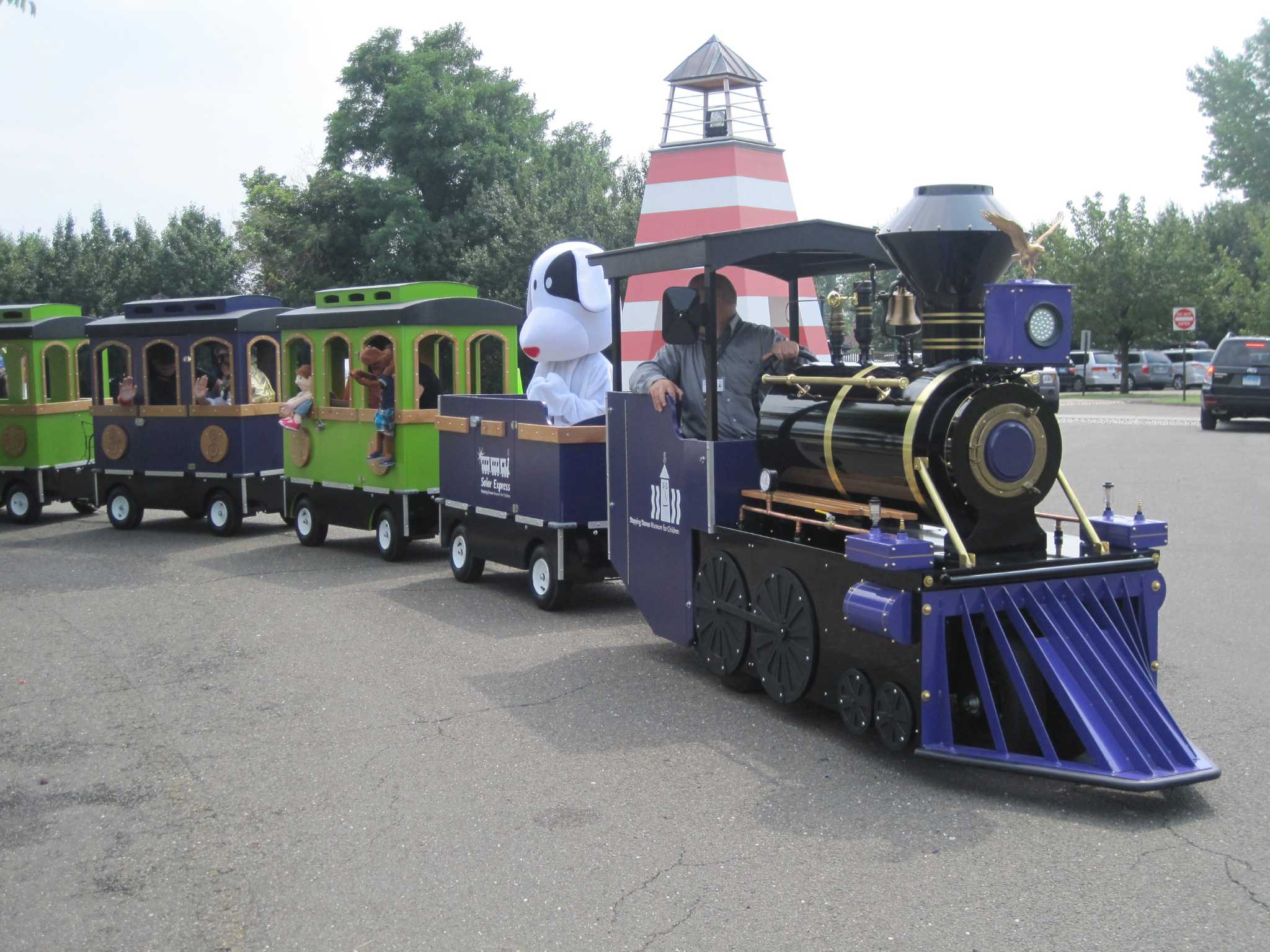 Stepping Stones Solar Train chugs through Norwalk