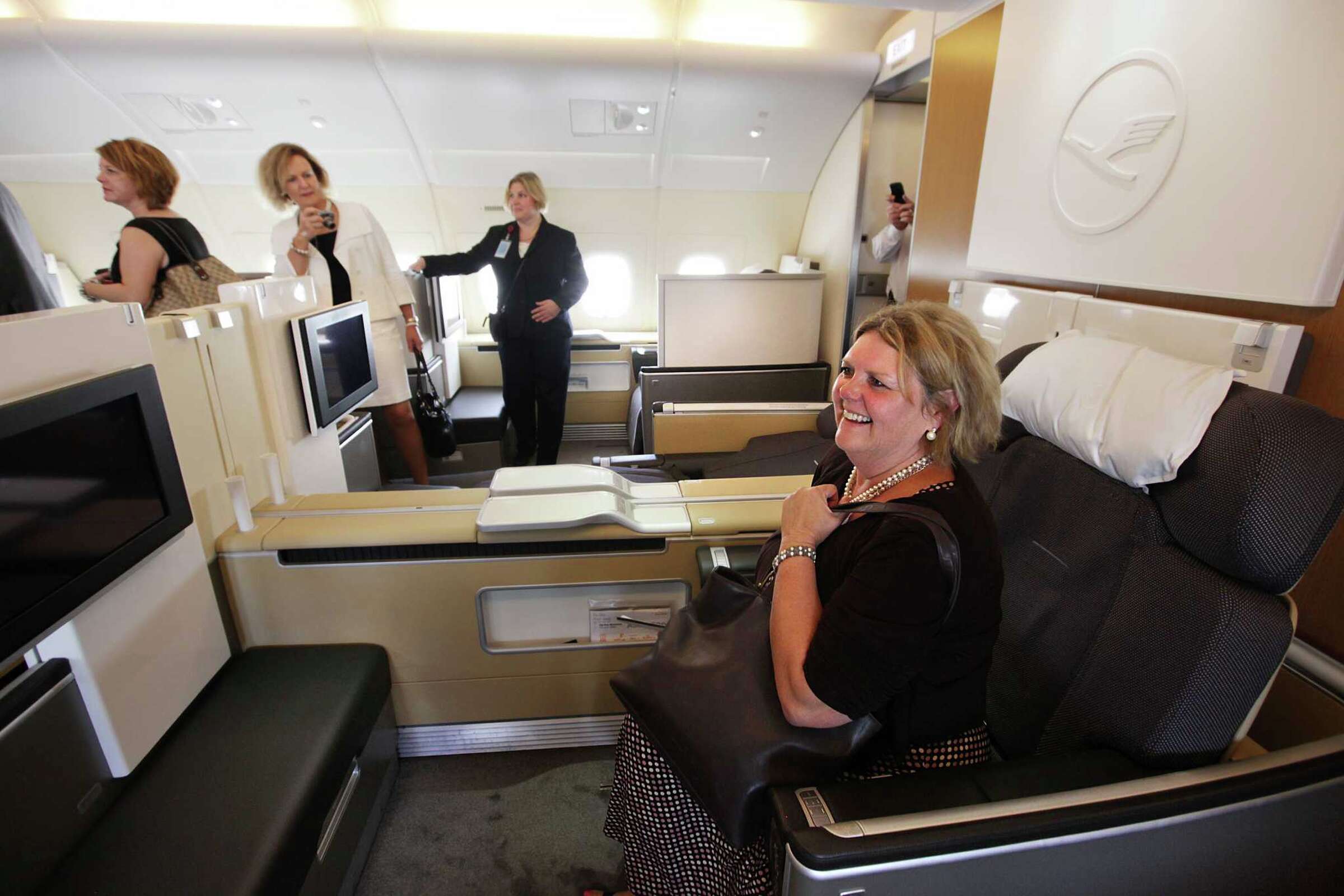 World's largest jetliner makes first landing at Bush Intercontinental