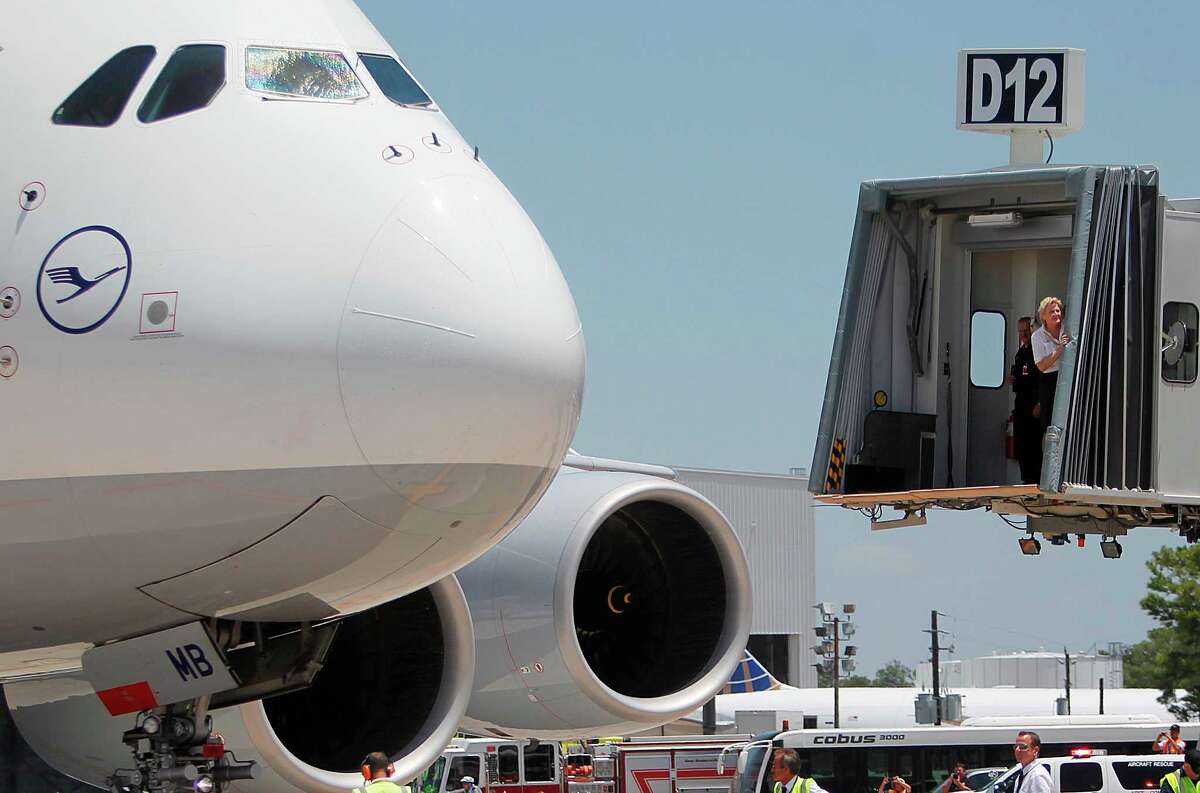 World's largest jetliner makes first landing at Bush Intercontinental