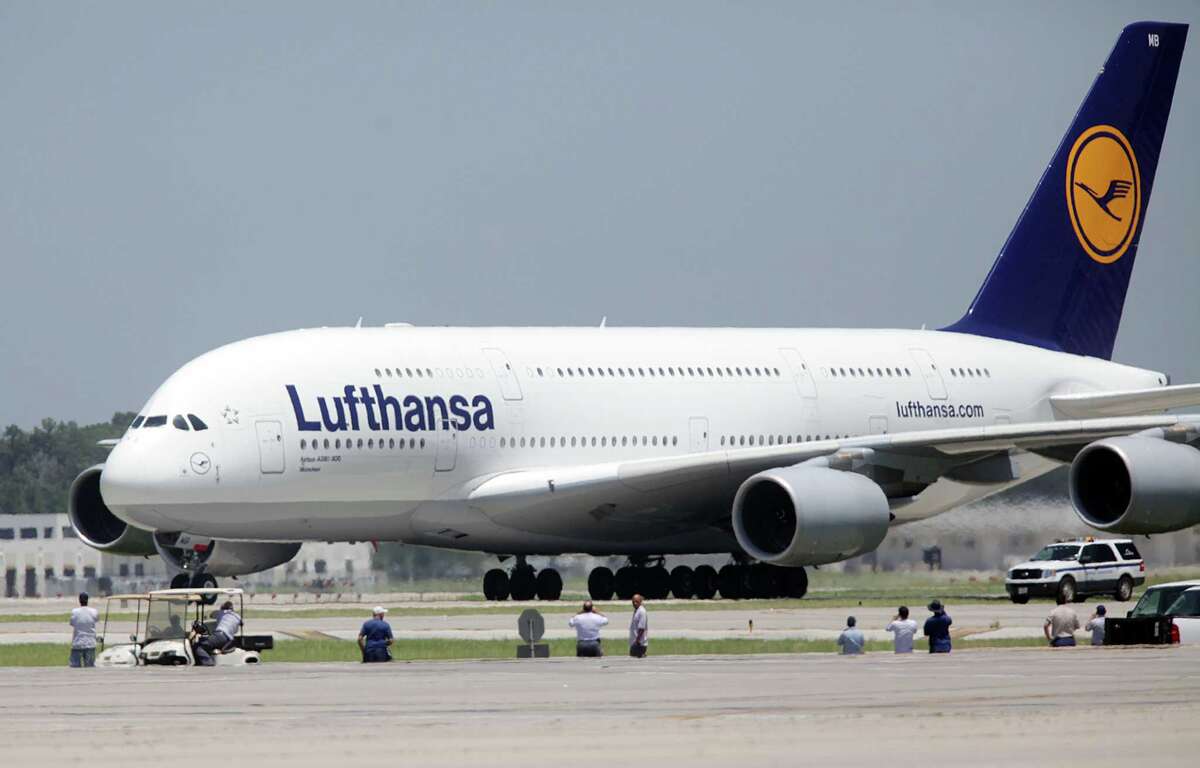 World's largest jetliner makes first landing at Bush Intercontinental