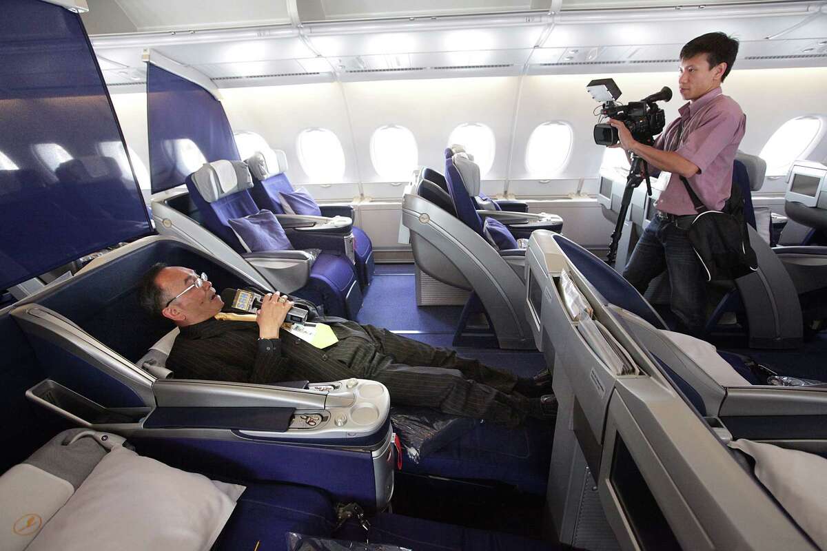 World's largest jetliner makes first landing at Bush Intercontinental