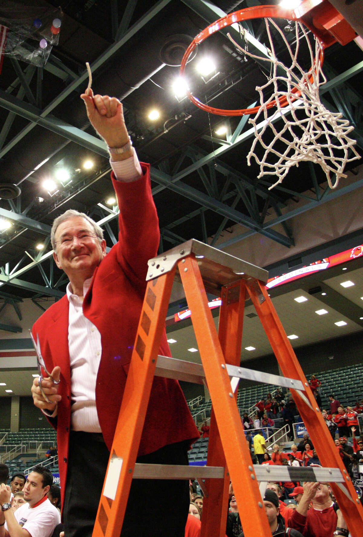 Simmons expected to retire