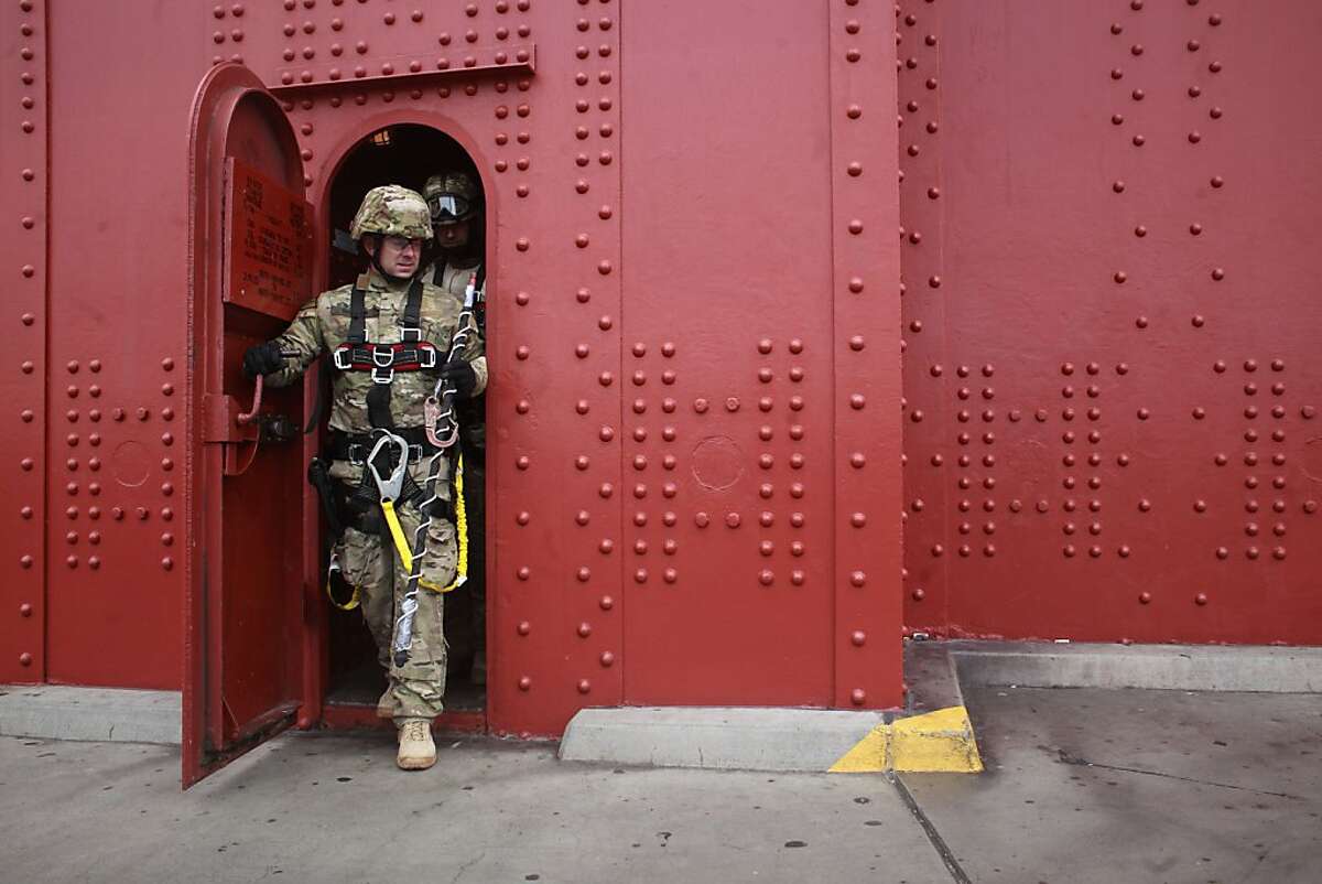 Golden Gate bridge climber in custody