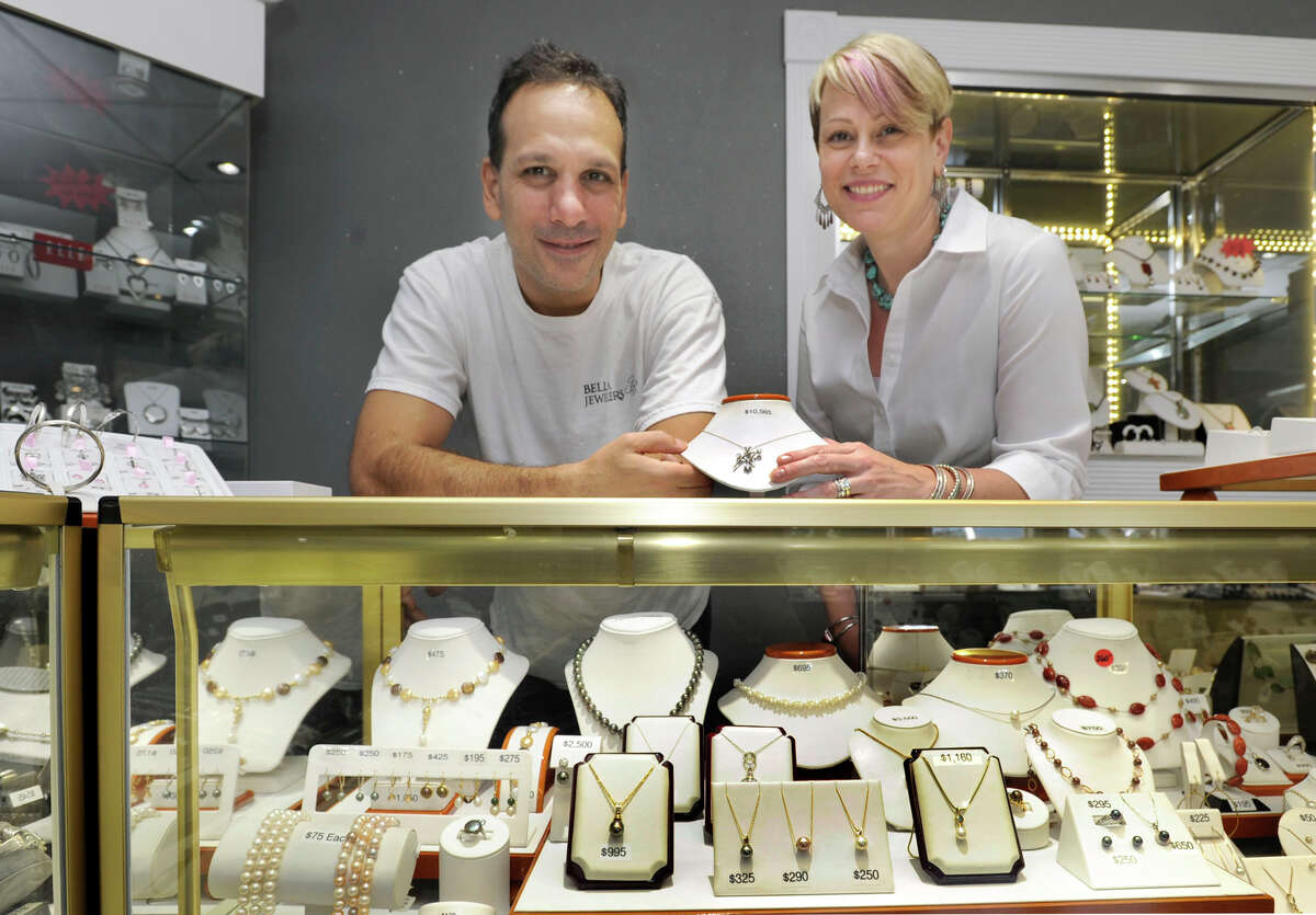 Bella Jewelers offers custom jewelry at new location