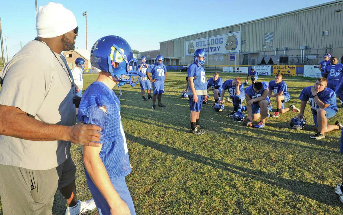 Former NFL lineman Frank Middleton to be new Kountze OC