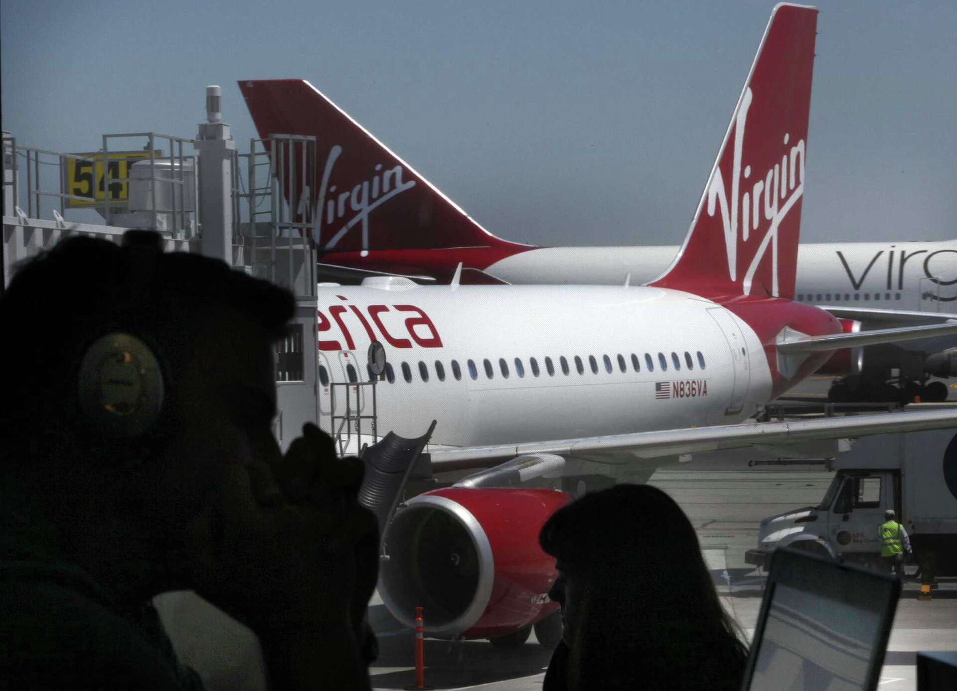 Virgin America a hit, but losing money