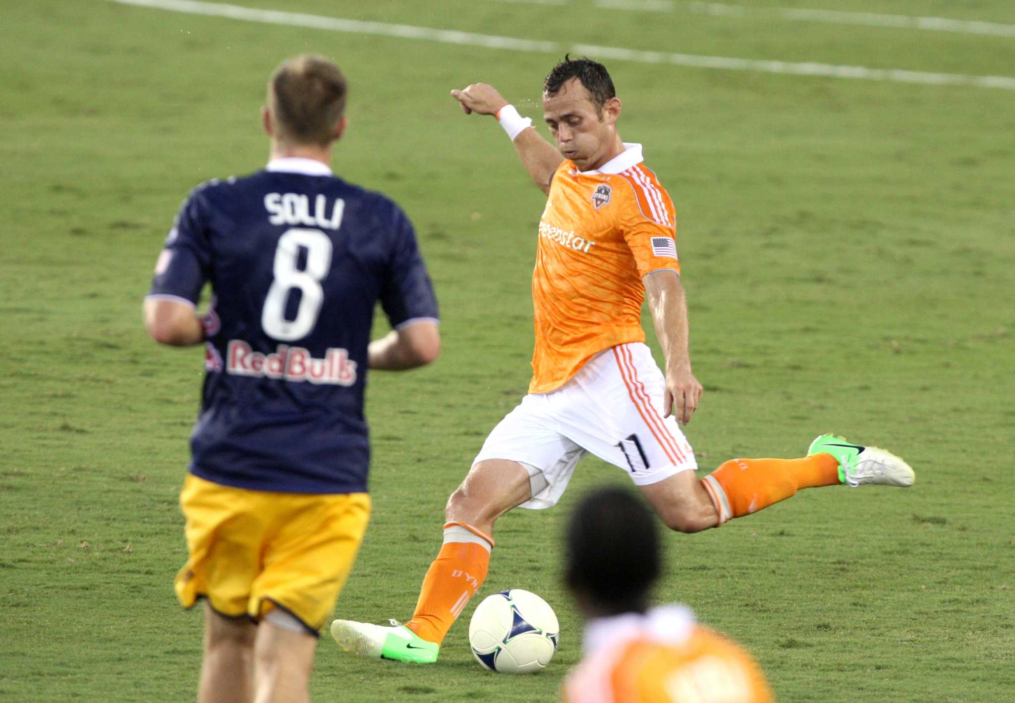 Dynamo wrest first place from star-studded Red Bulls