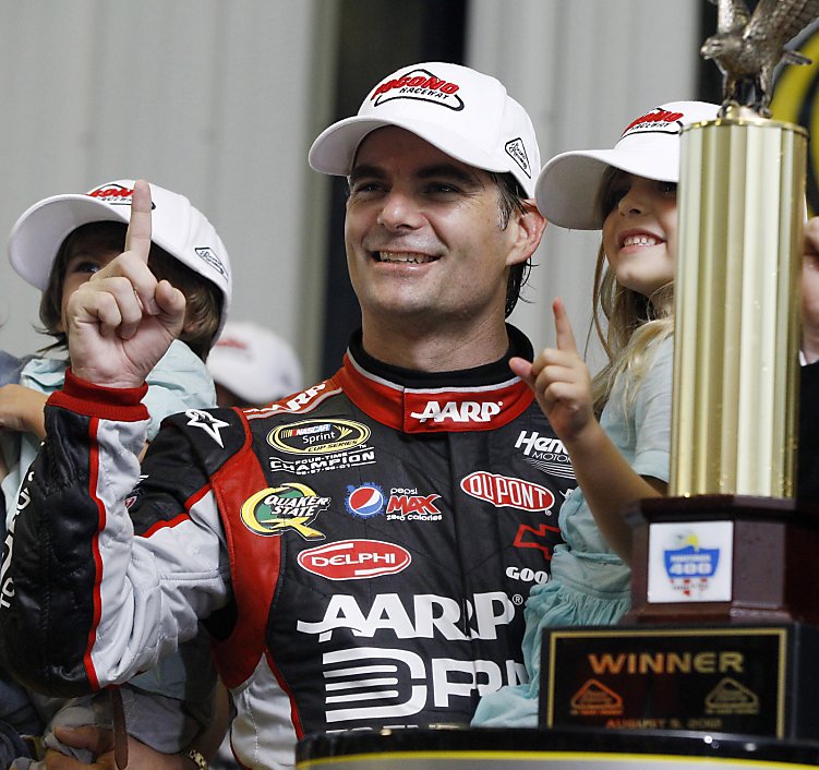 Gordon gets win; fan killed by lightning