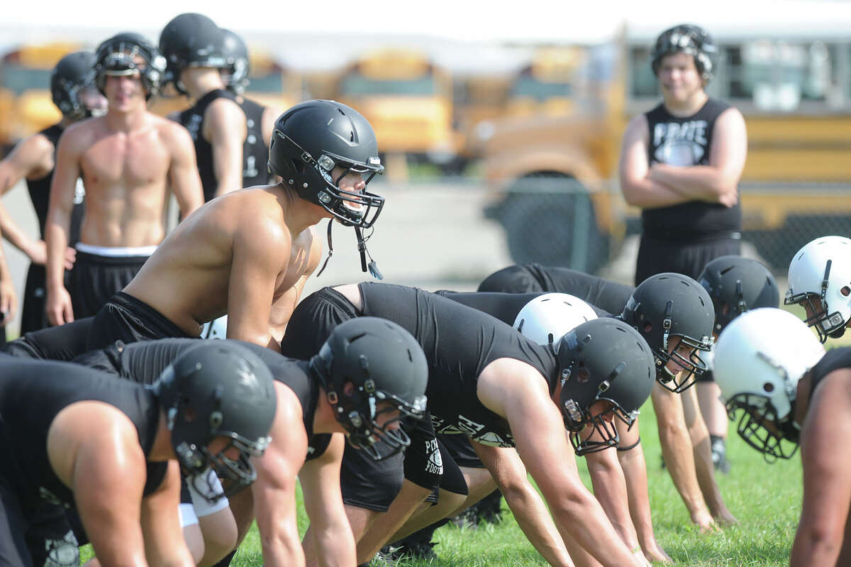 UPDATED: Sideline shots from high school football practices