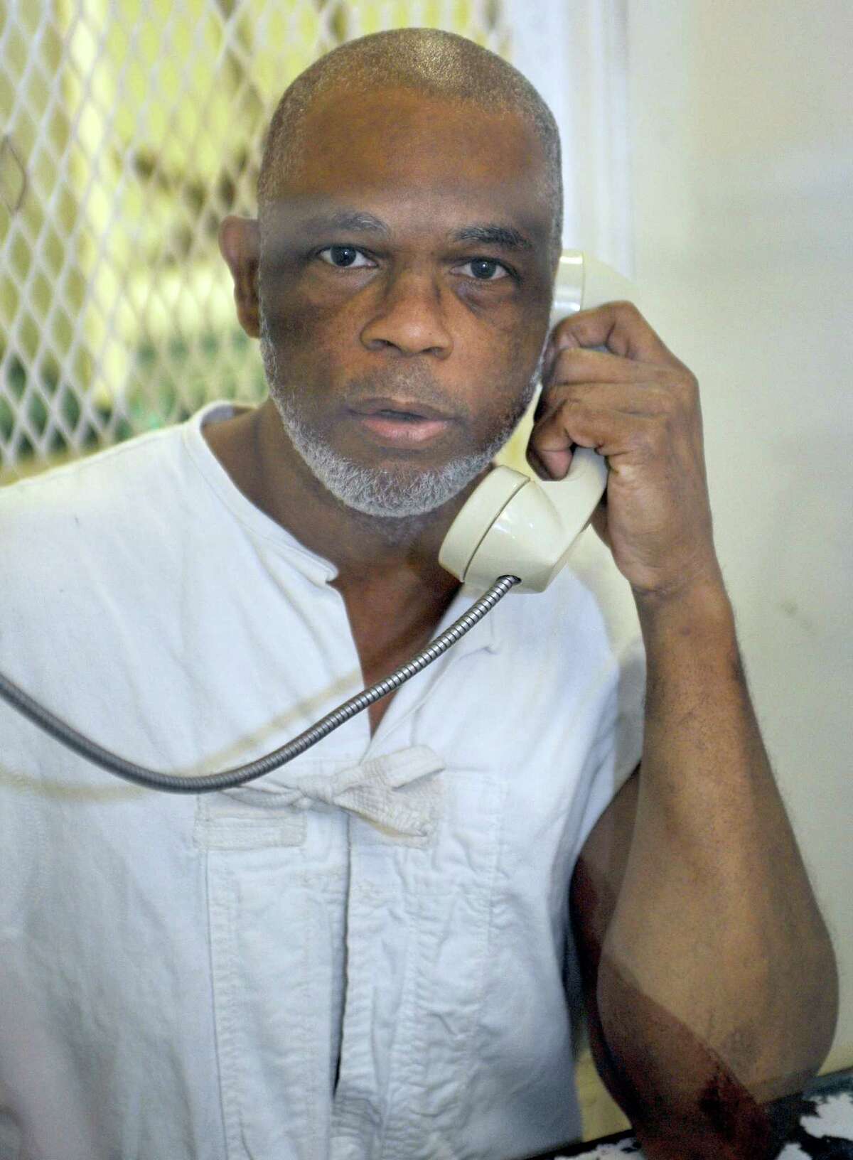 Lawyers trying to stay Beaumont man's execution tonight