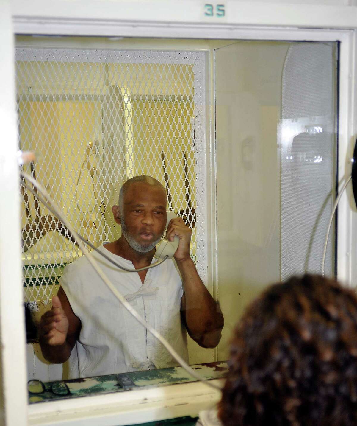 Lawyers trying to stay Beaumont man's execution tonight