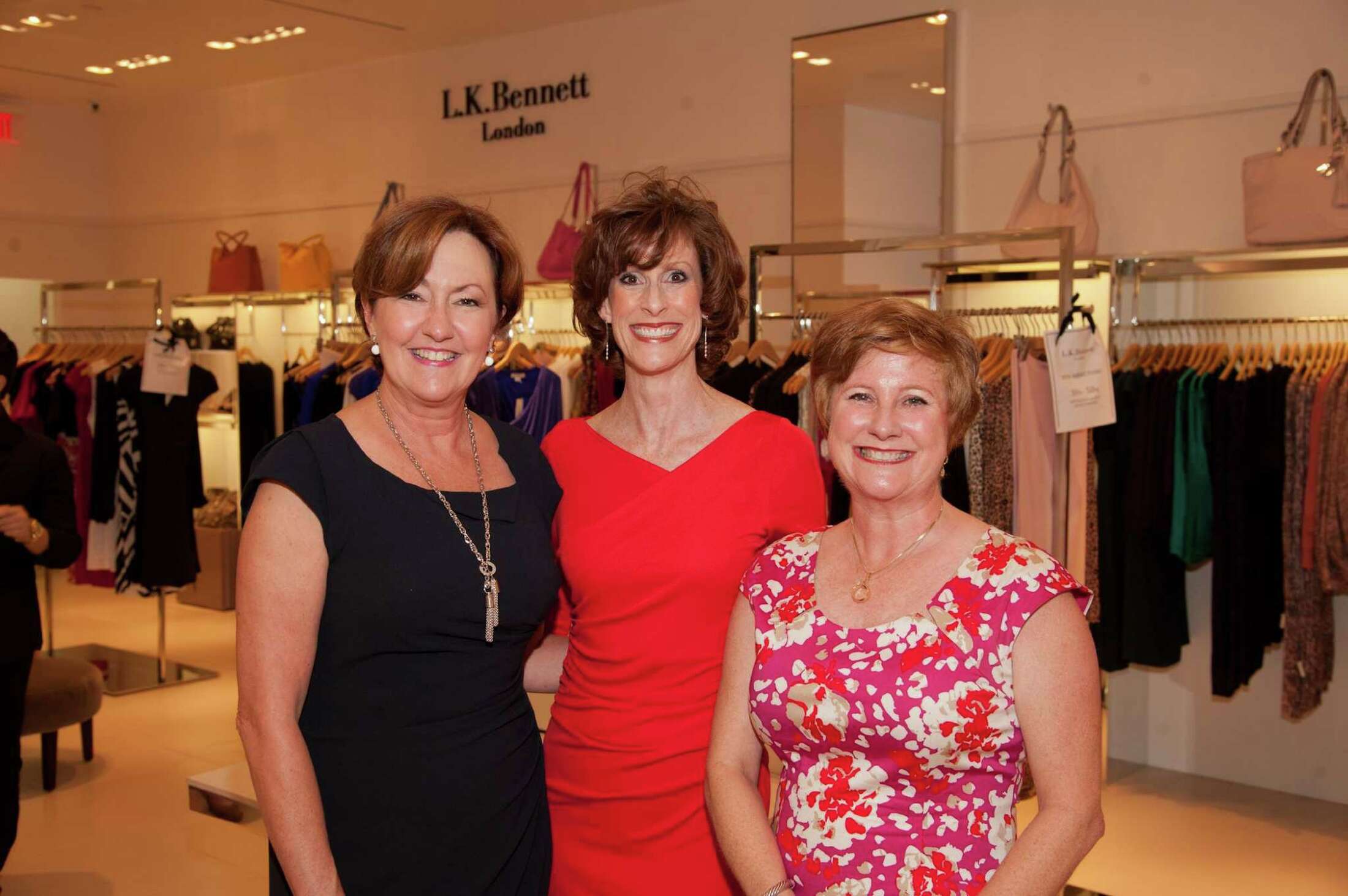 Theta Antique Show kicks off fashionably