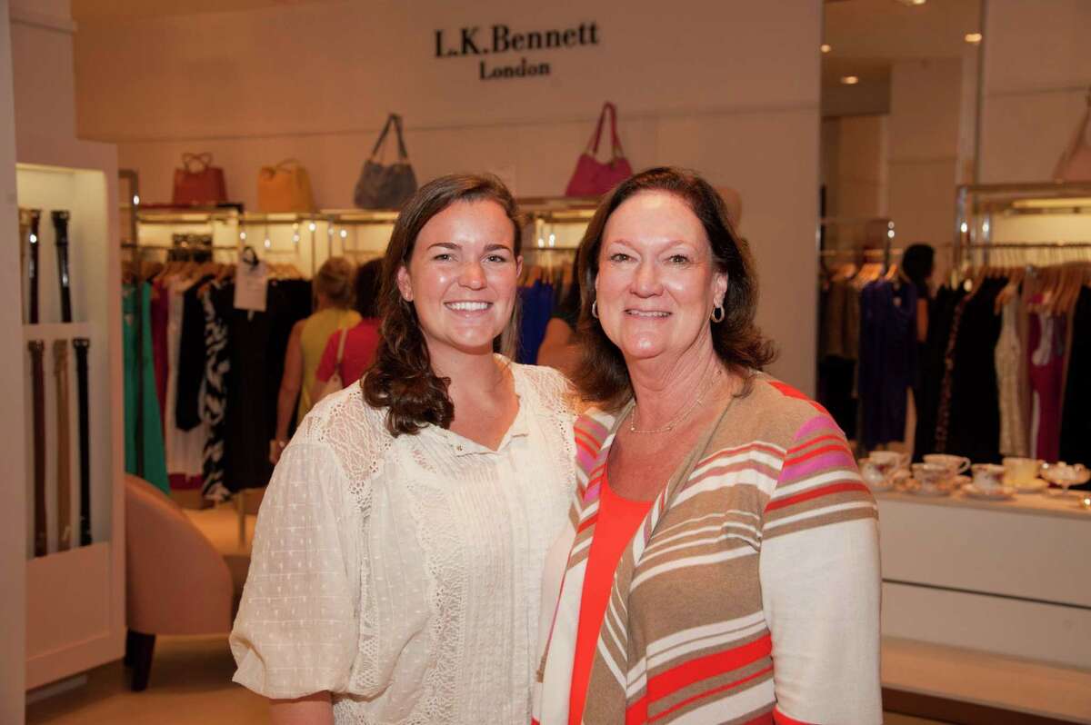 Theta Antique Show kicks off fashionably