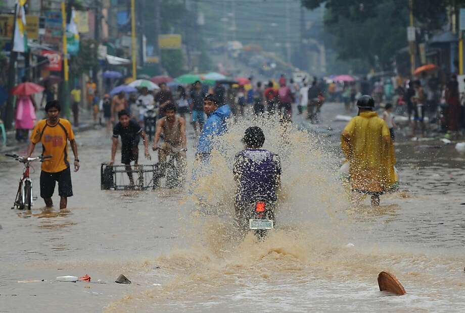 Torrential rains deluge Manila - SFGATE