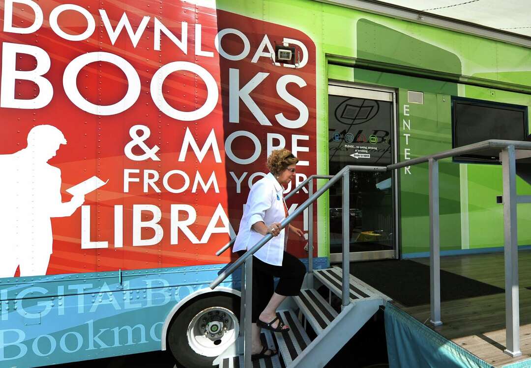 Photos: Digital Bookmobile