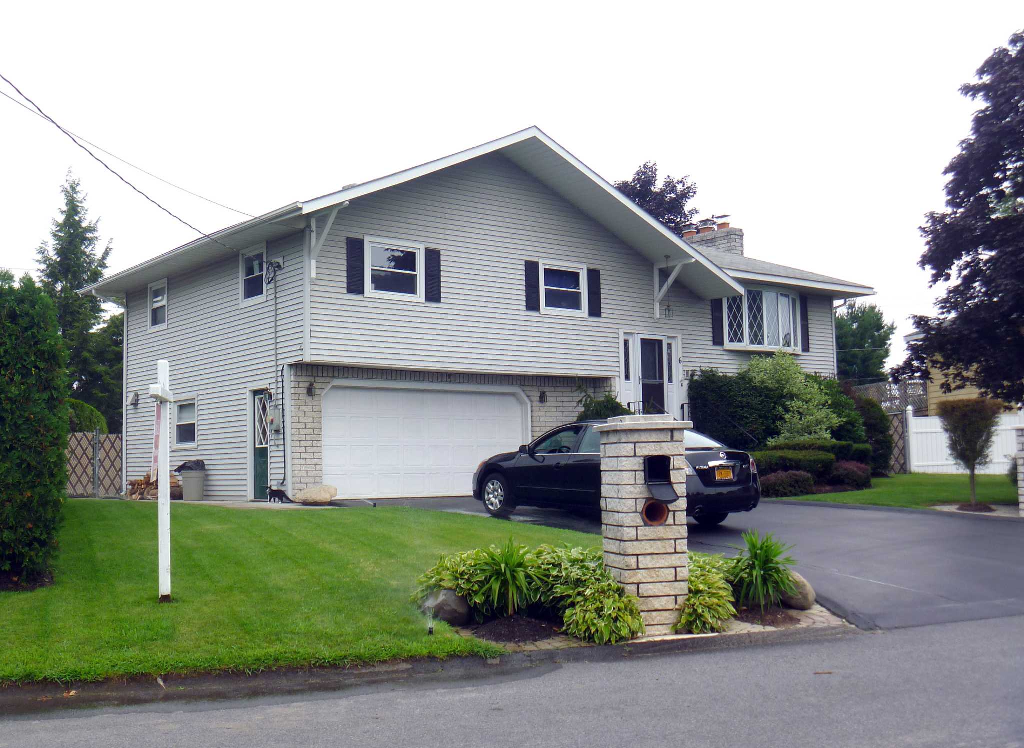 Neighborhoods: Locust Manor, Rotterdam