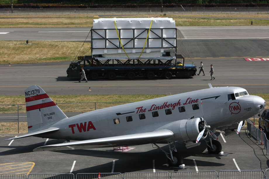 Last big space shuttle trainer section arrives in Seattle - seattlepi.com