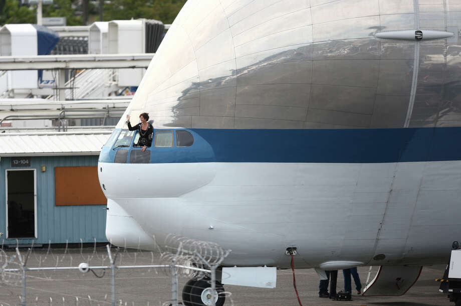 Last big space shuttle trainer section arrives in Seattle - seattlepi.com