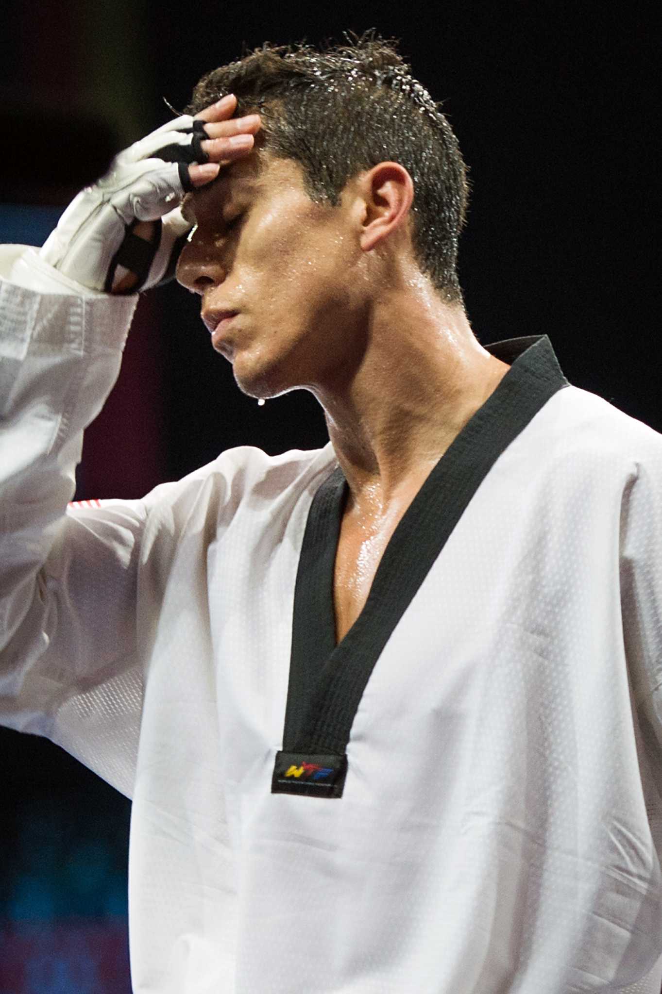 Steven Lopez tried to fight with a broken leg